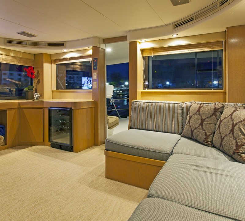 LADY LILA Yacht Charter Details, Hatteras | CHARTERWORLD Luxury Superyachts